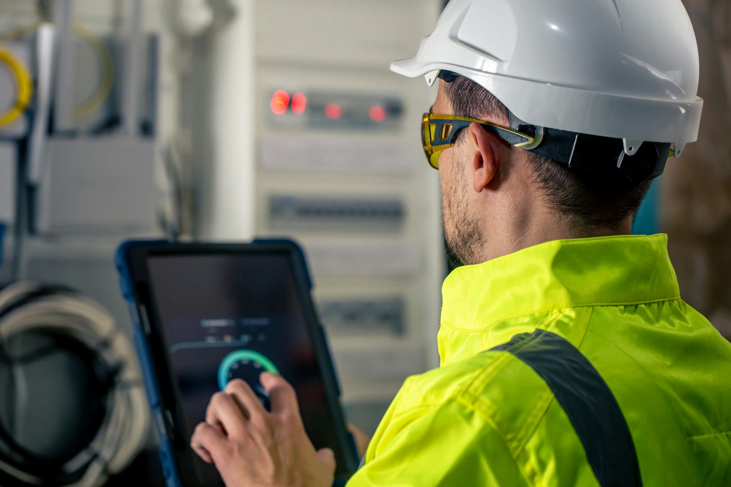 Smart Electrical Panel Vs Traditional: Choose The Right Upgrade